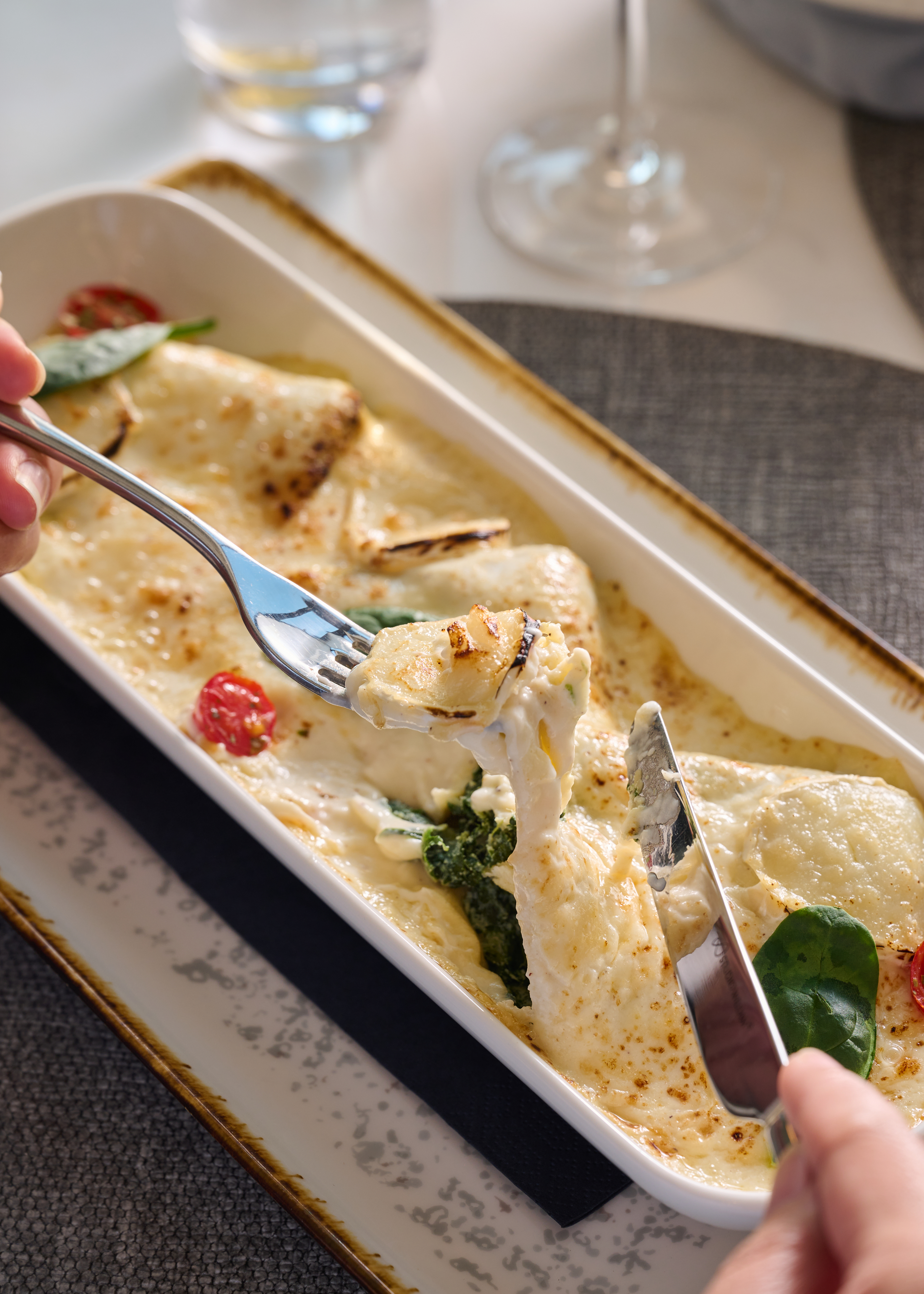 Roots Bar & Kitchen: Yas Acres Golf & Country Club, Abu Dhabi