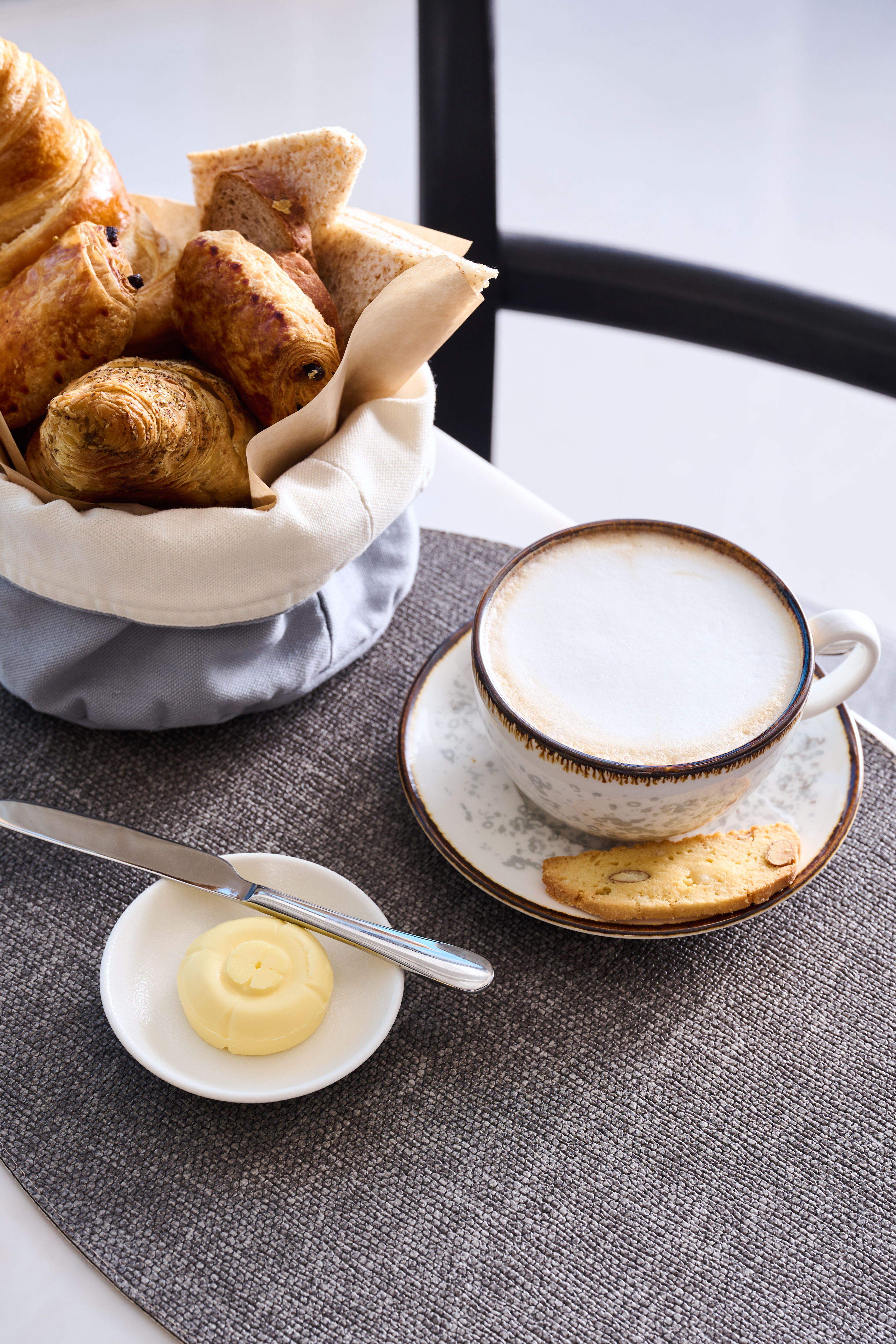 Roots Bar & Kitchen: Yas Acres Golf & Country Club, Abu Dhabi