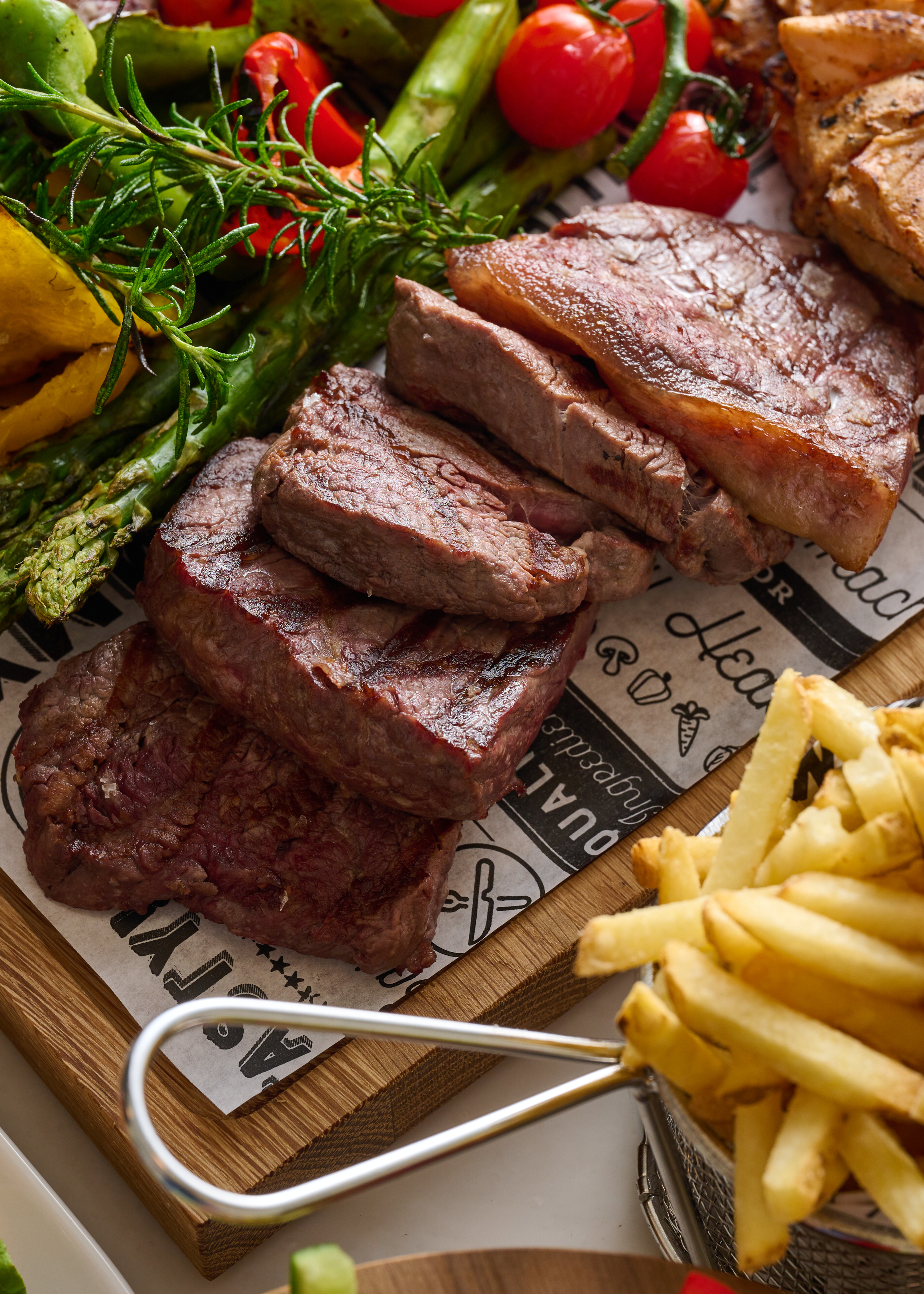 Roots Bar & Kitchen: Yas Acres Golf & Country Club, Abu Dhabi