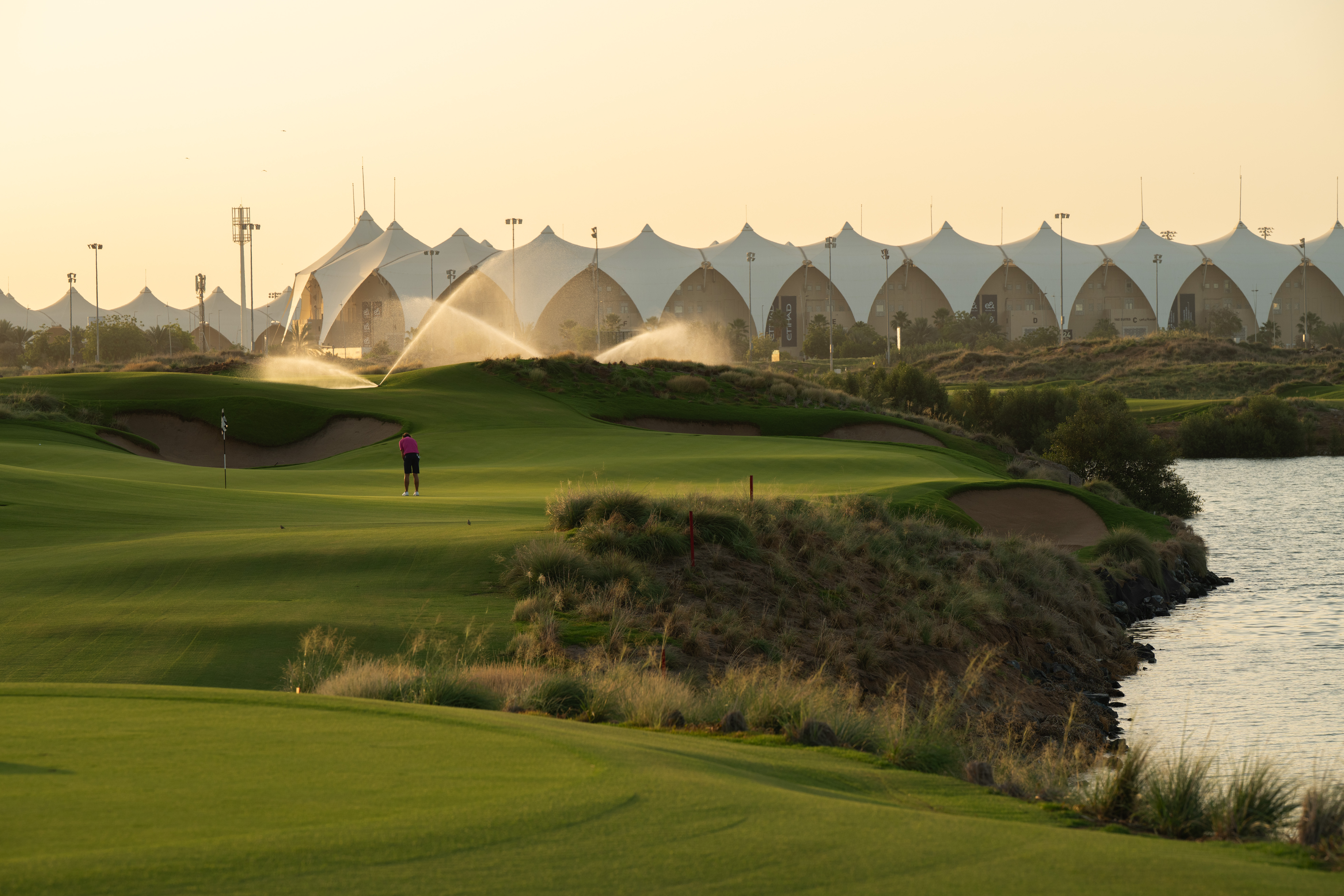 Yas Links: The Middle East's First Links Course | Viya Golf