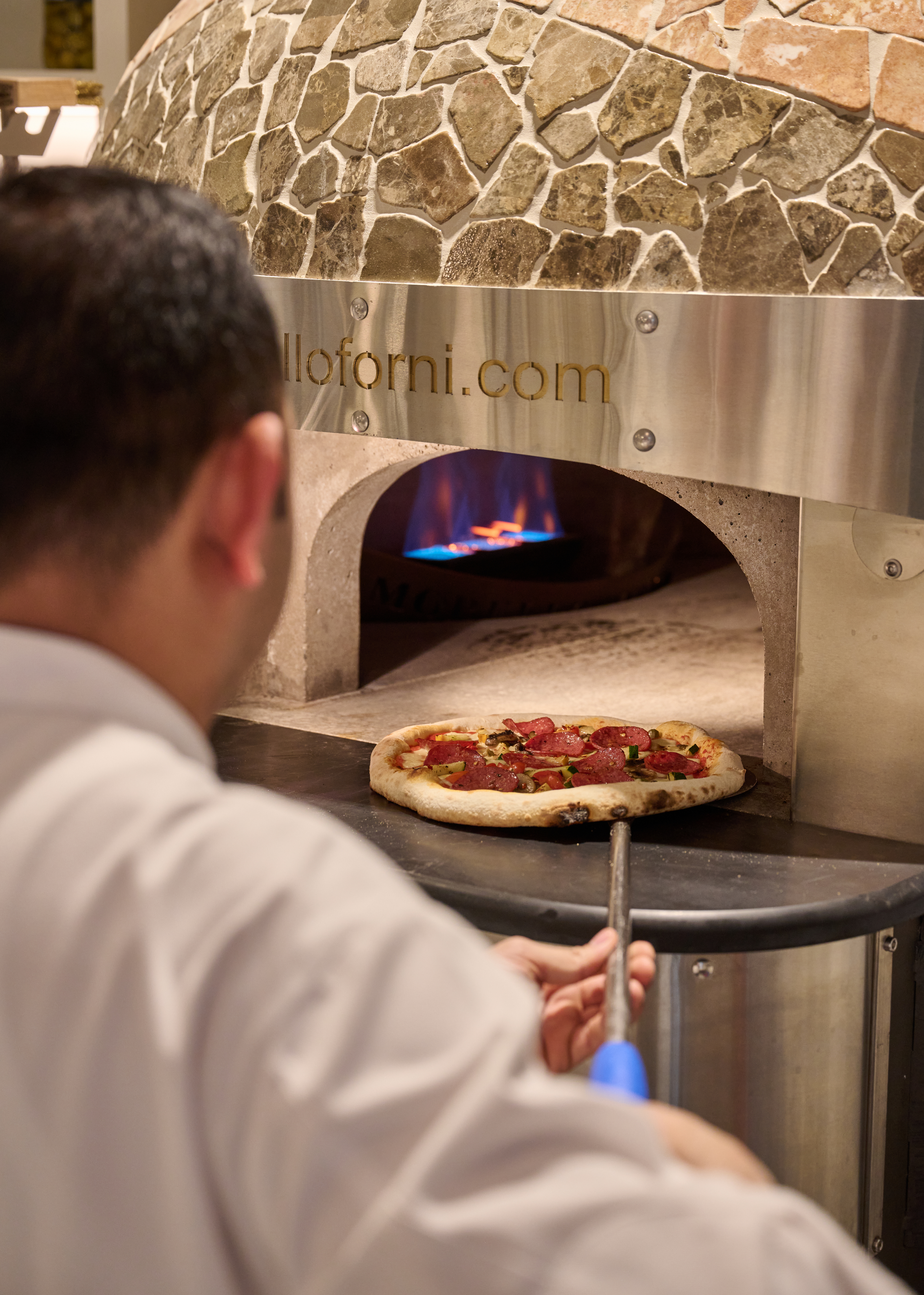 Roots Bar & Kitchen: Yas Acres Golf & Country Club, Abu Dhabi